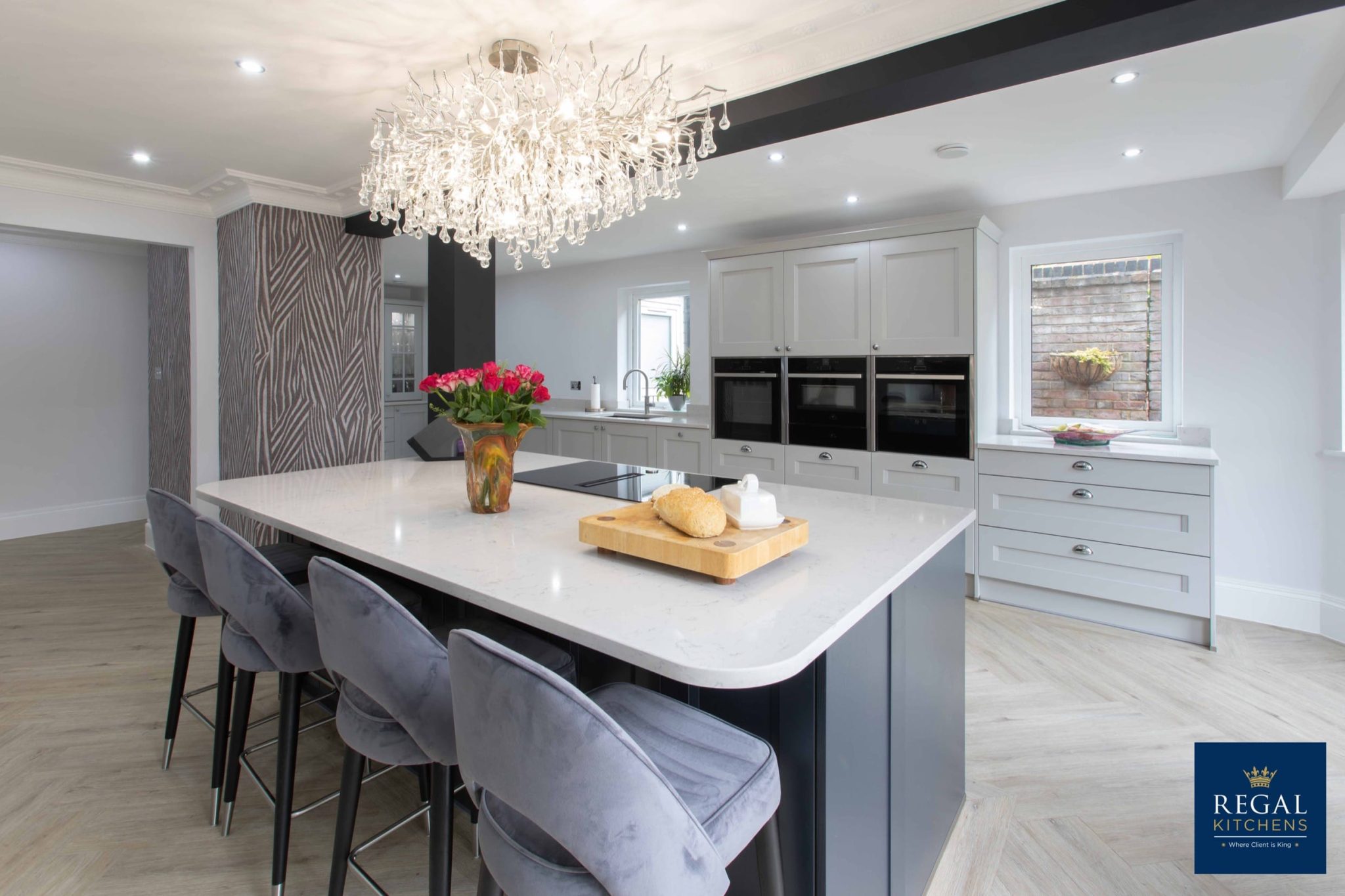 The Timeless Clash: Traditional vs. Modern Kitchens Crafted by Regal ...